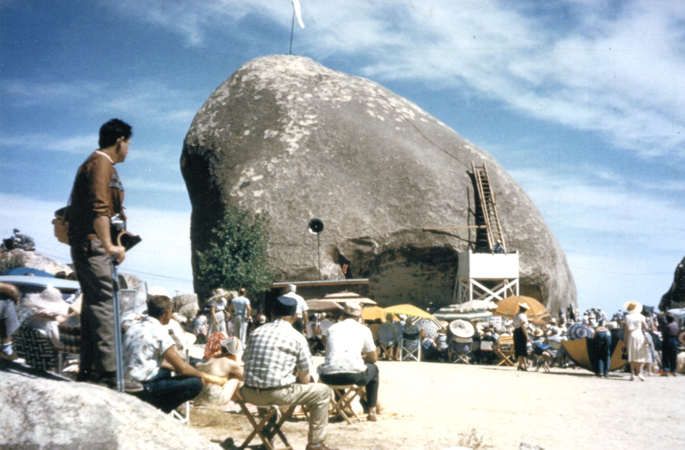 Giant Rock Photo Page – Bob Beck Collection | Chasing UFOs